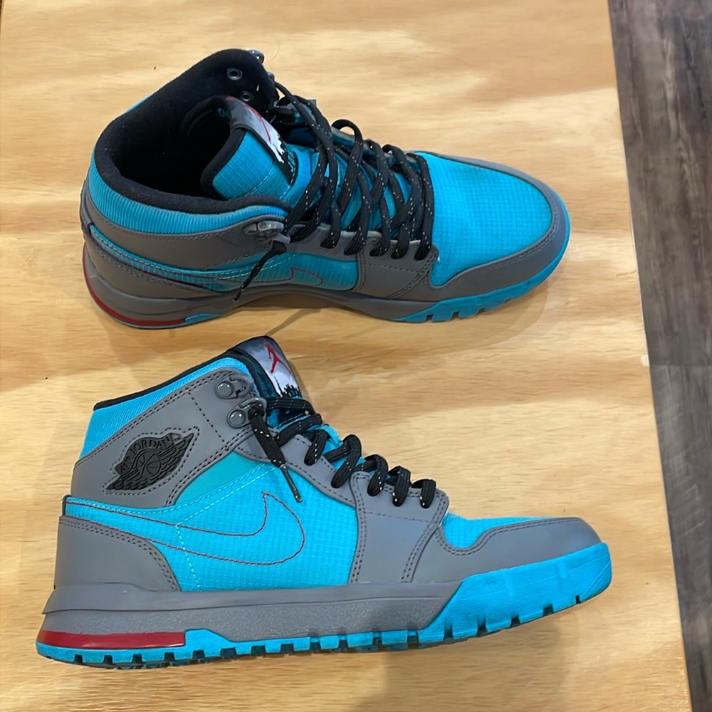 Nike Air Jordan 1 Trek Cool Grey - Gem